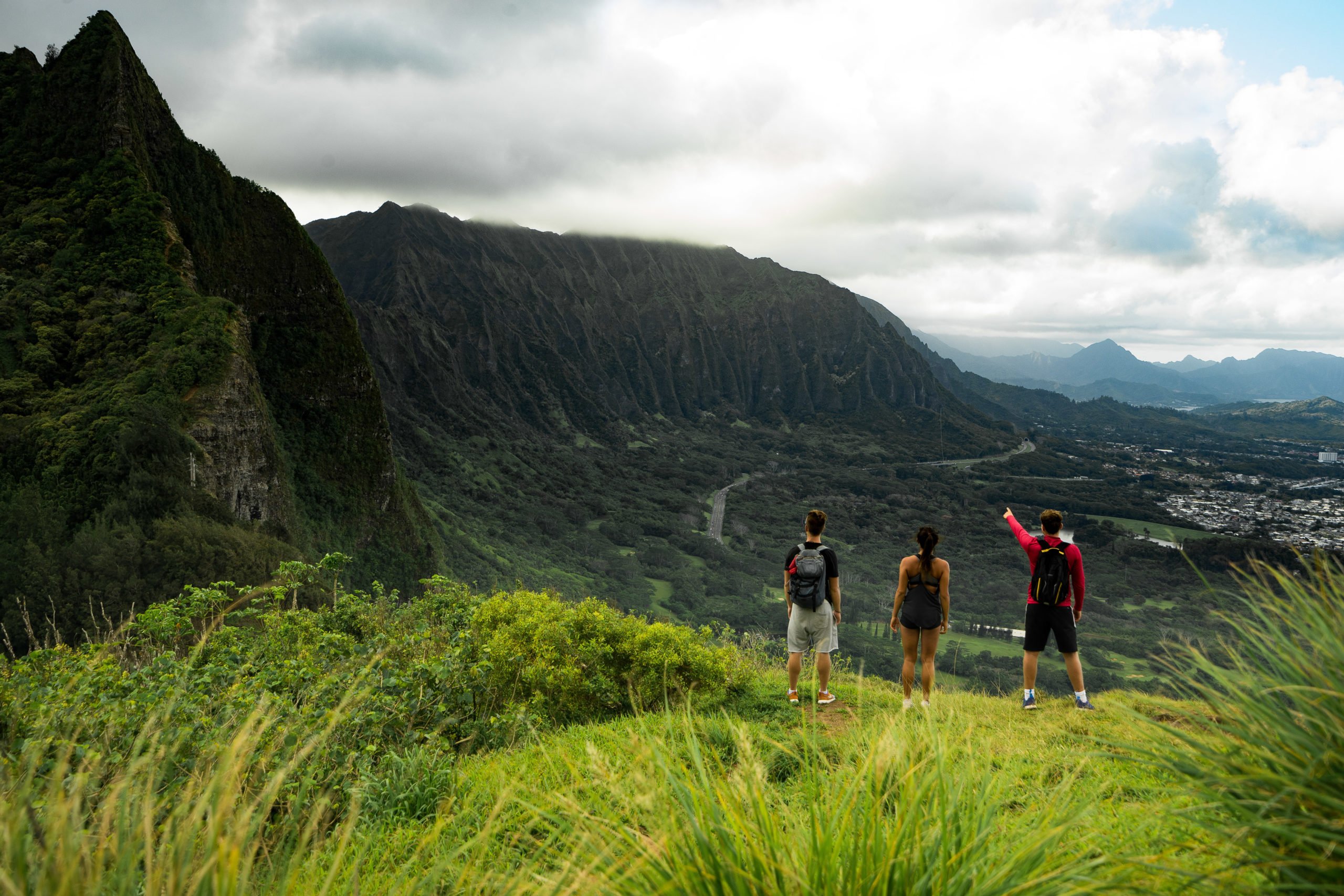 Hiking the Pali Notches Trail on Oʻahu, Hawaiʻi