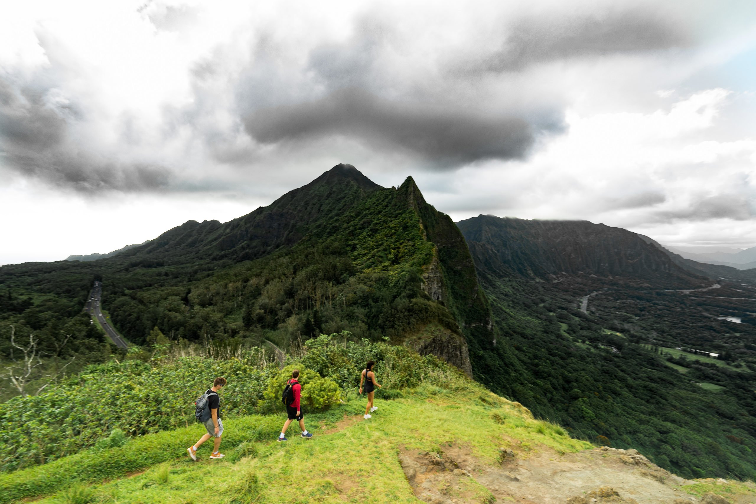 Hiking the Pali Notches Trail on Oʻahu, Hawaiʻi