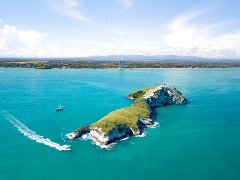 Isla Farallon & Farallon Beach In Panama: Complete Guide