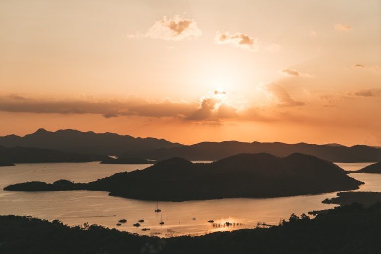 Hiking Mount Tapyas in Coron, Palawan
