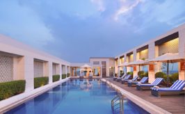 12 BEST HOTELS IN AGRA NEAR THE TAJ MAHAL WITH TAJ MAHAL VIEWS ...