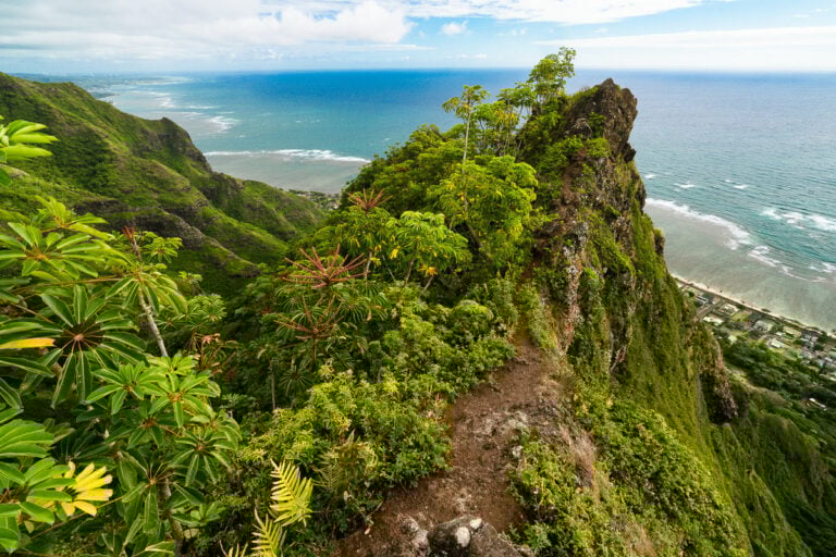 Hiking the Kahekili Ridge Trail on Oʻahu, Hawaiʻi