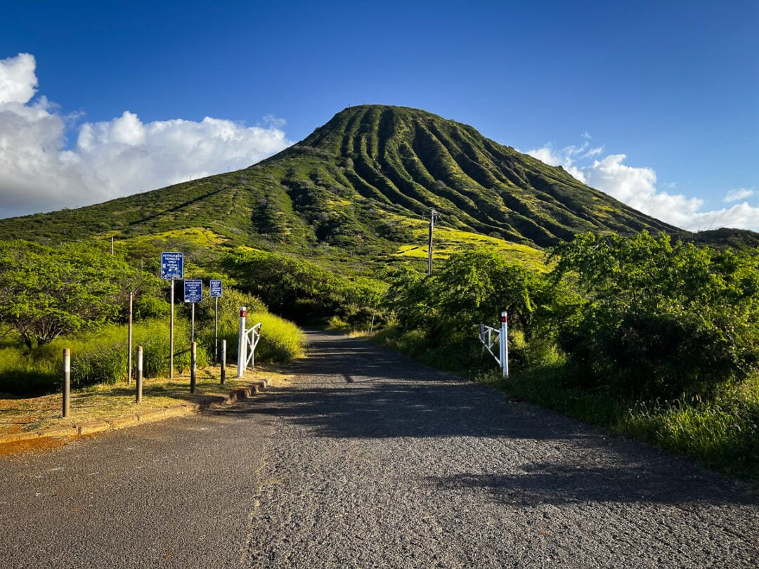Hiking the Hanauma Bay Ridge Trail on Oʻahu, Hawaiʻi