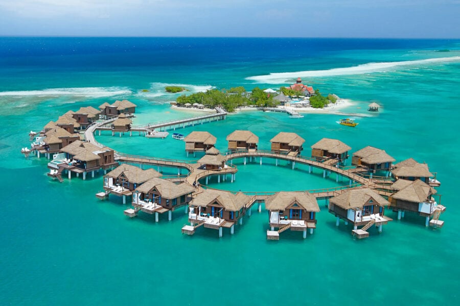 29 Best Overwater Bungalows In The Caribbean
