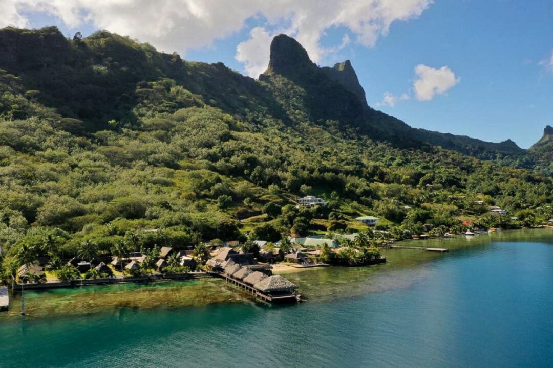 8 Best Overwater Bungalows In Moorea: Complete Guide