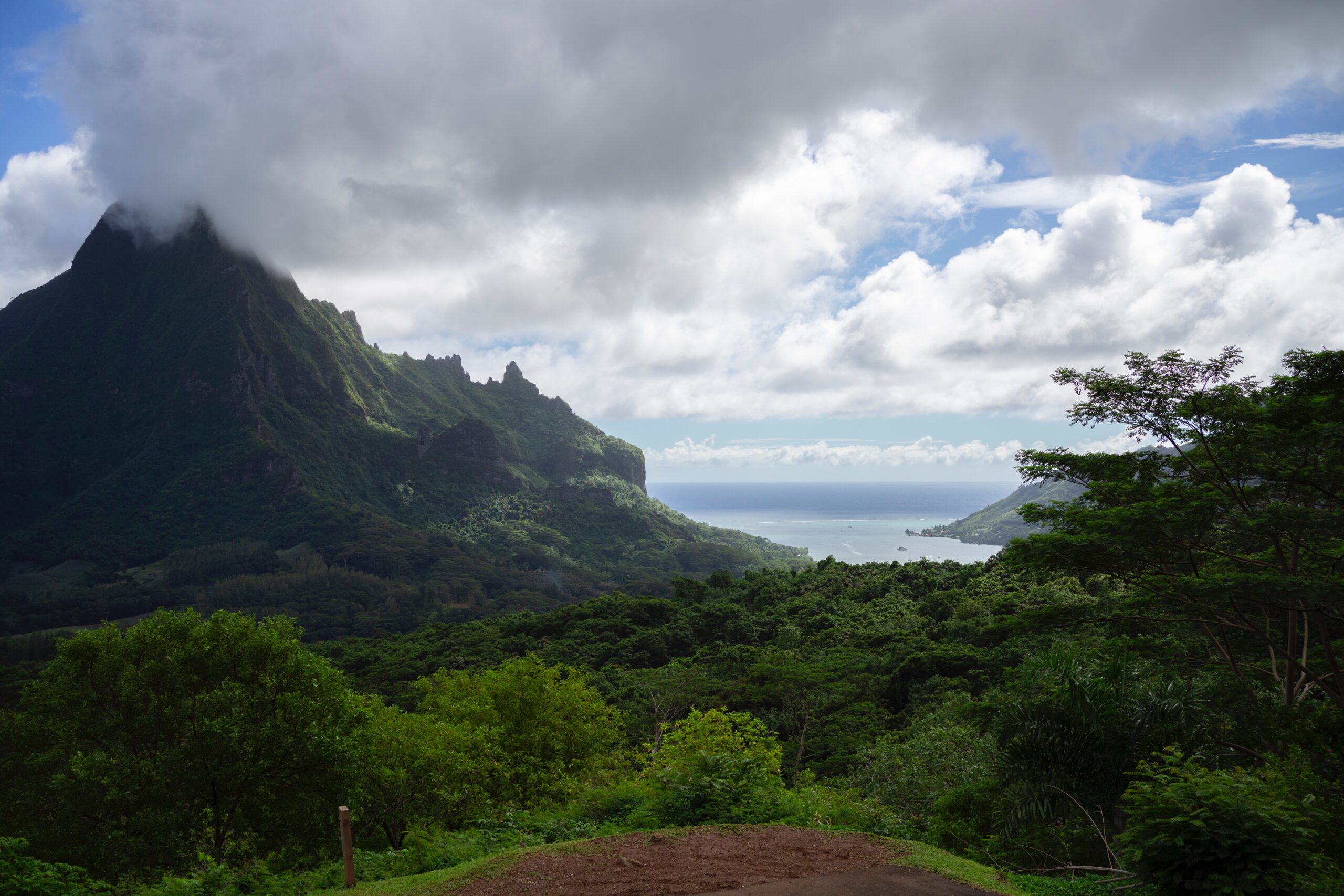 16 Best Moorea Resorts: Ultimate Guide