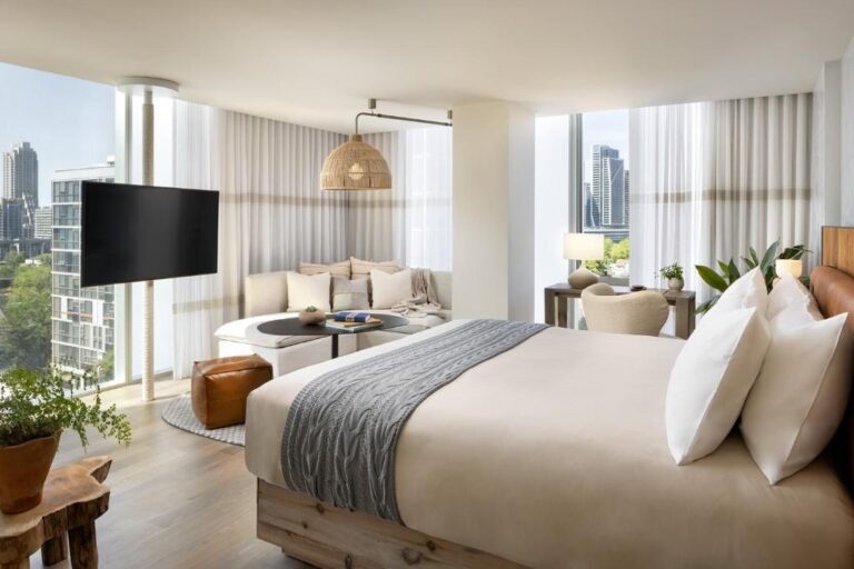 Top 20 Toronto Hotels with Rooftop Pools