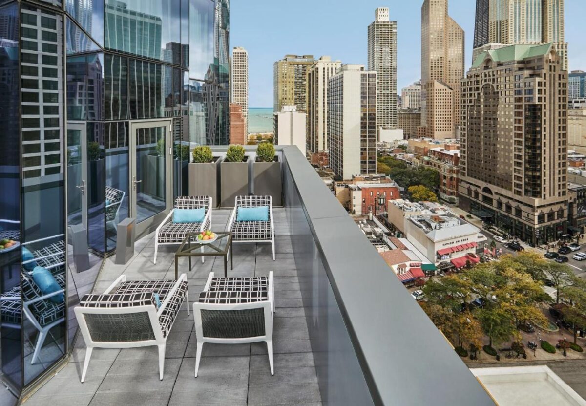 20 Best Downtown Chicago Hotels with Rooftop Pools