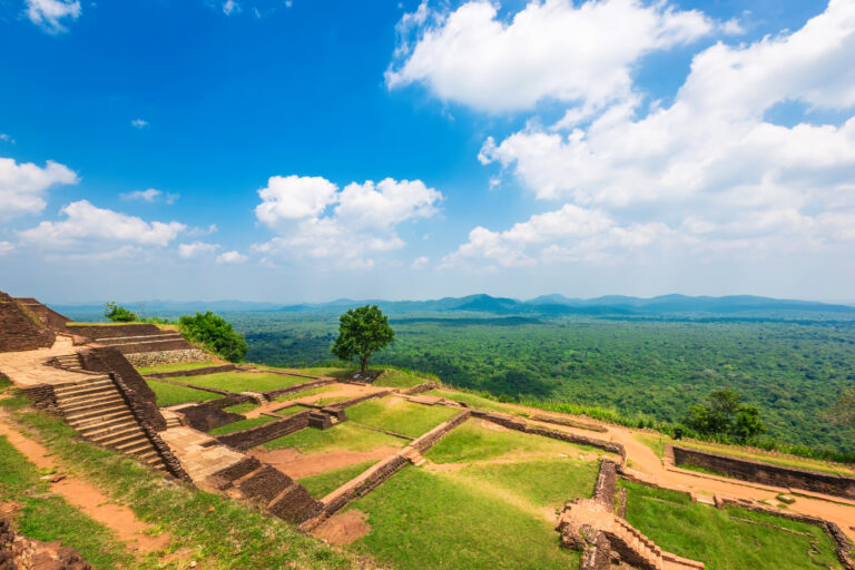 How to get from Colombo to Sigiriya: Complete Guide