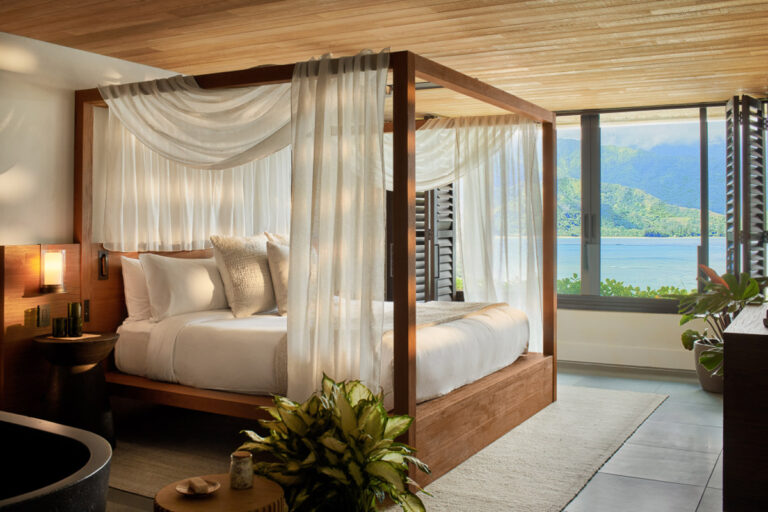 Overwater Bungalows in Hawaii & Nearby: 20 Best Hotels